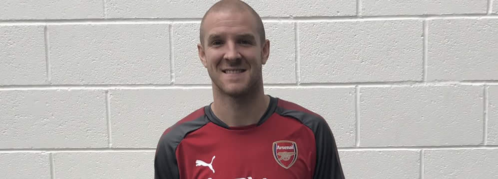 Philippe Senderos trainiert derzeit bei seinem Ex-Klub Arsenal