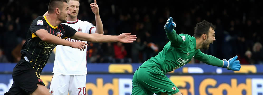 Goalie Alberto Brignoli köpfelt Benevento zum 1. Punktgewinn der Saison