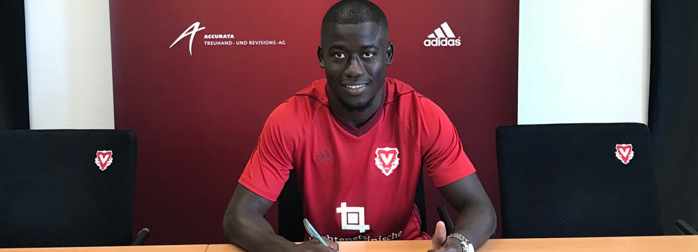 Mohamed Coulibaly verlängert seinen Vertrag beim FC Vaduz bis 2021