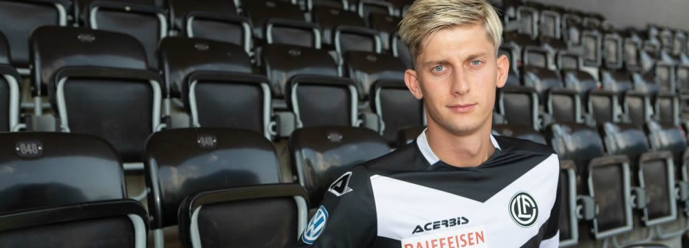 Der tschechische Mittelfeldspieler Roman Macek verlängert in Lugano