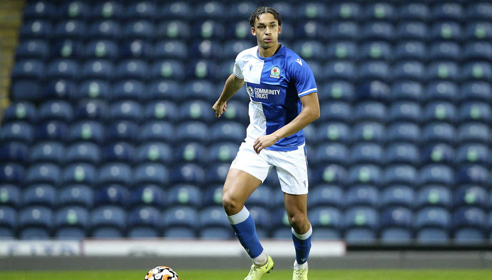 Spurs sind scharf auf Innenverteidiger-Diamant Ashley Phillips