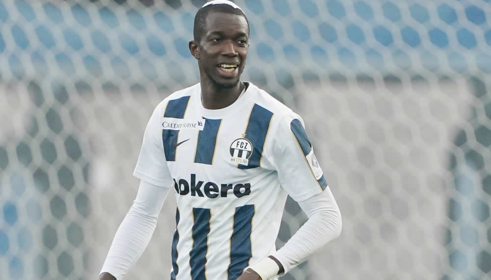 Der FC Basel will dem FCZ Torjäger Assan Ceesay ausspannen