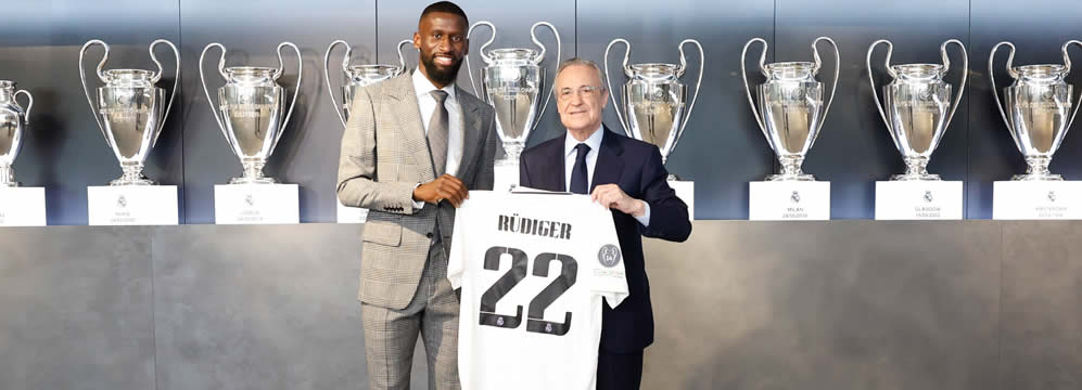 Antonio Rüdiger posiert im Real-Trikot: Diese Rückennummer erhält er