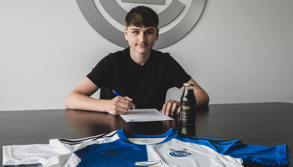 Junghopper Leart Kabashi unterschreibt ersten Vertrag | 4-4-2.com