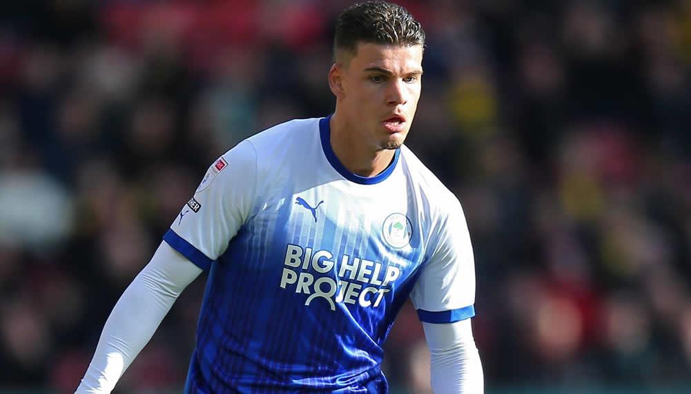 Arsenal-Verteidiger Omar Rekik beim FC Basel im Gespräch