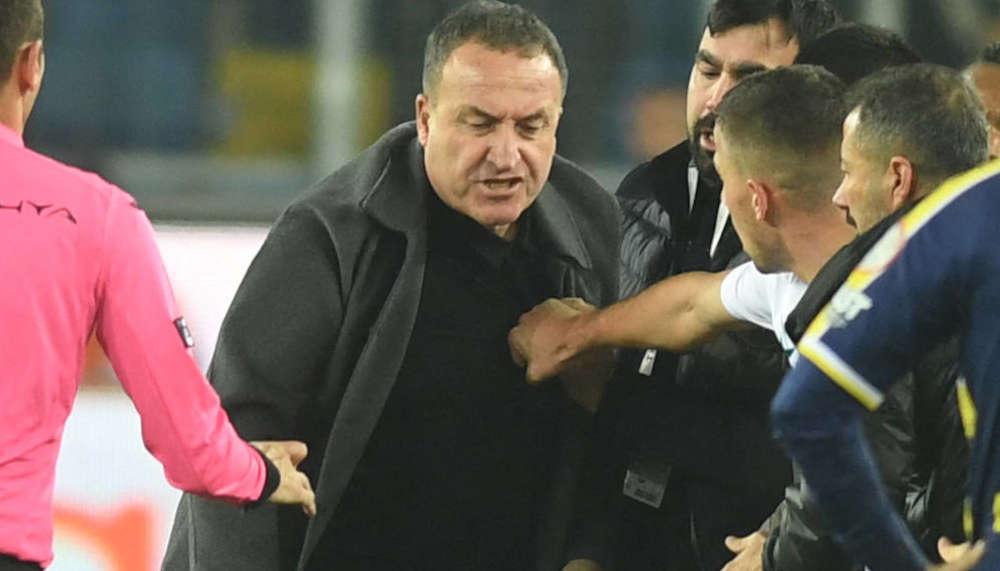 Türkischer Prügel-Präsident wird lebenslang gesperrt