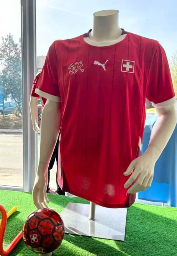 Das neue Nati-Trikot ist teilweise blau