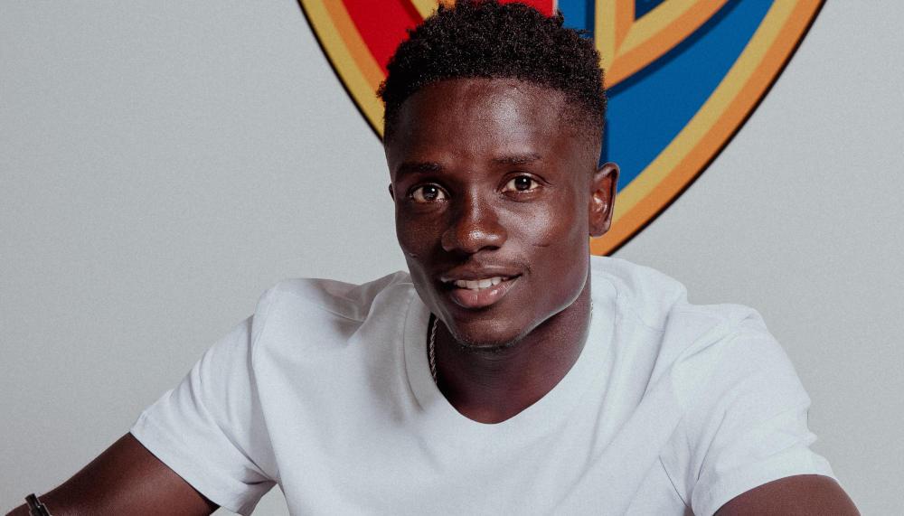 Der FC Basel verkündet wichtige Vertragsverlängerung mit Essiam