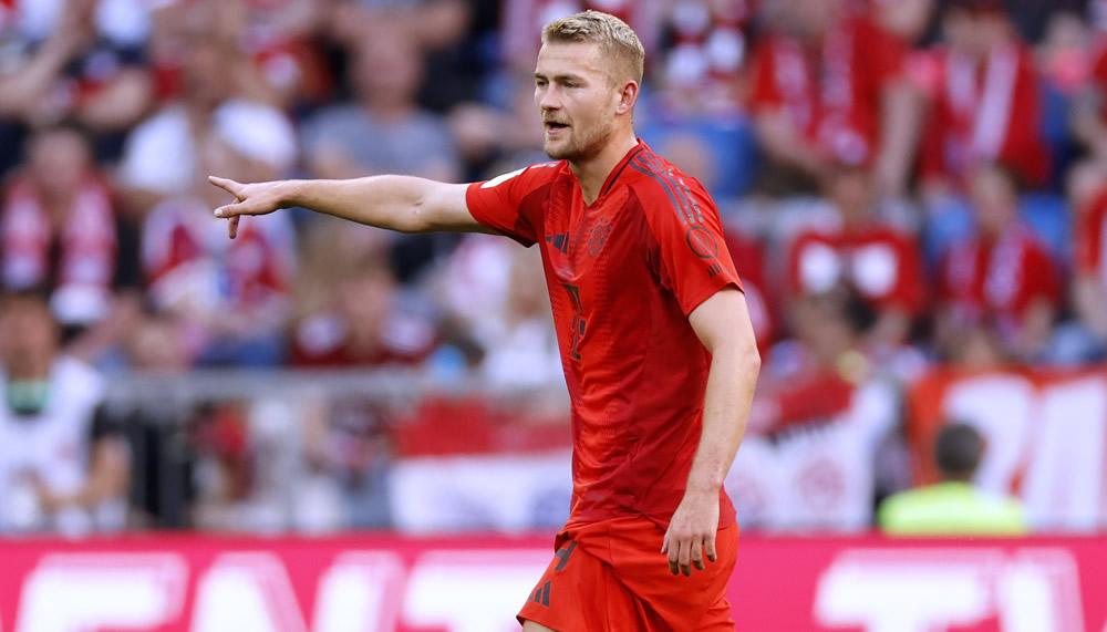 Erik ten Hag wird zu Bayern-Star Matthijs de Ligt befragt